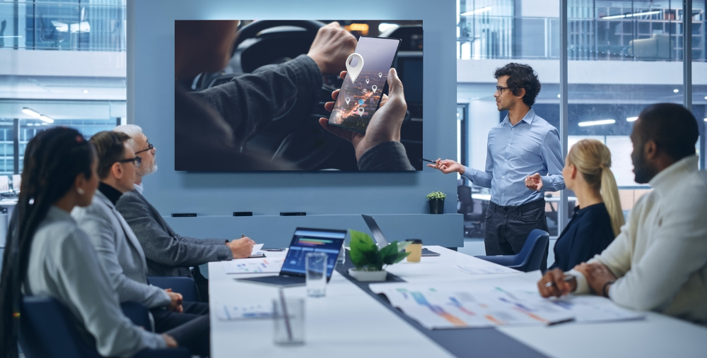 Interactive Flat Panel Displays in Navigation maps